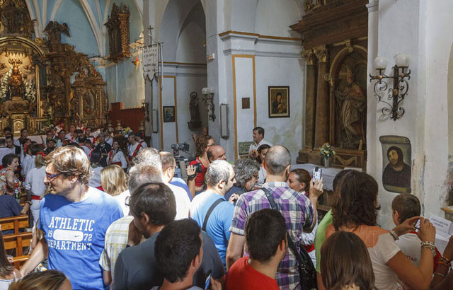 Tourists Line Up to Visit Beast Jesus