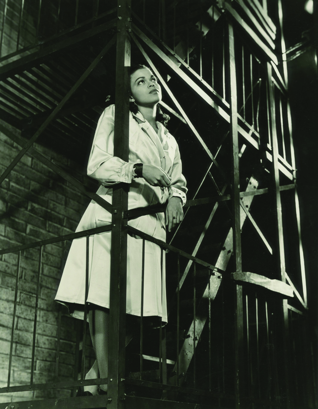 Stunning Photographs of Early 20th Century Theater in New York