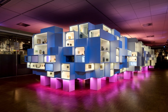 Looking at Art in Tiny Galleries