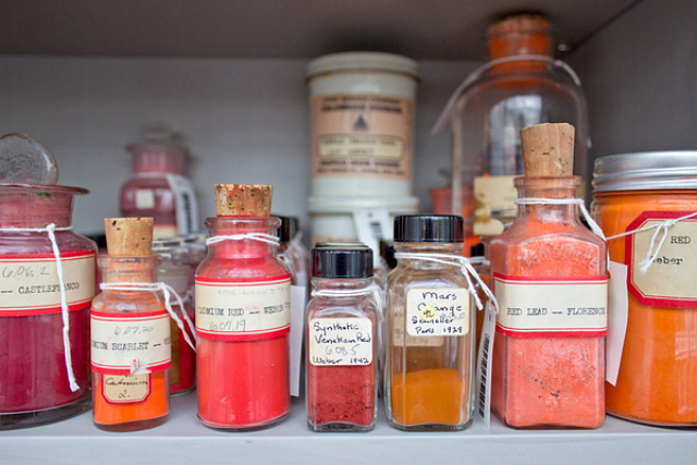 A Pigment Library That Launched American Art Conservation