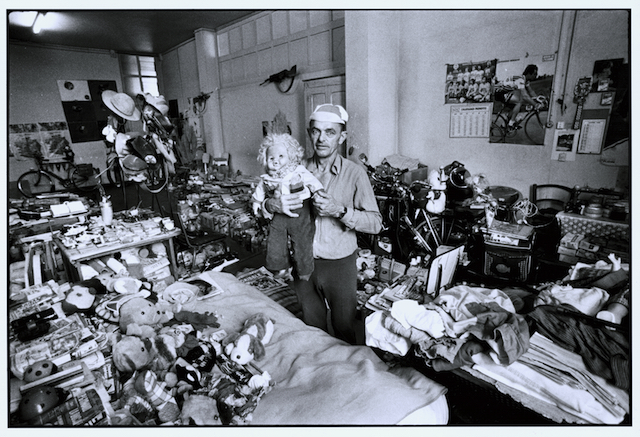 André Robillard Takes Aim at Cast-off Junk — and the Stars