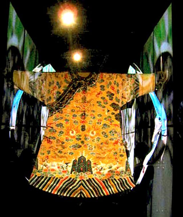 Fantasy and Utopia in the Metropolitan Museum’s Chinese Fashion Show