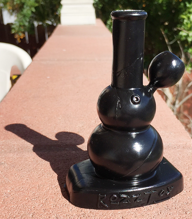 Plastic Bongs, Chinese Mini-Zines, and Endless Labors of Love at the LA ...