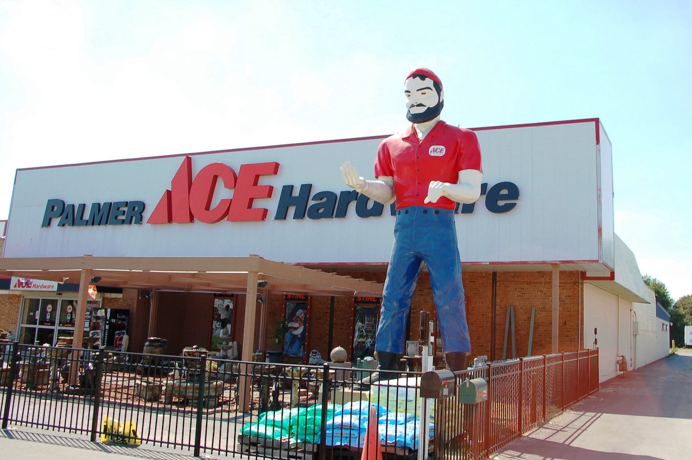 Preserving the Muffler Men, America's Fiberglass Giants