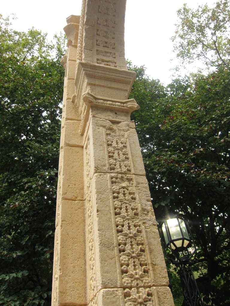 Slick Replica of Palmyra's Triumphal Arch Arrives in New York ...