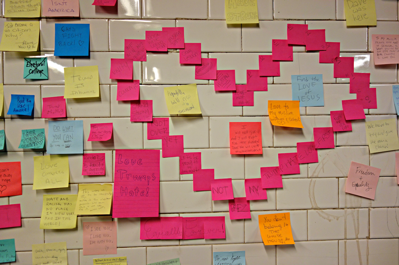 An Artist’s Sticky-Note Project Spreads Post-Election Solidarity
