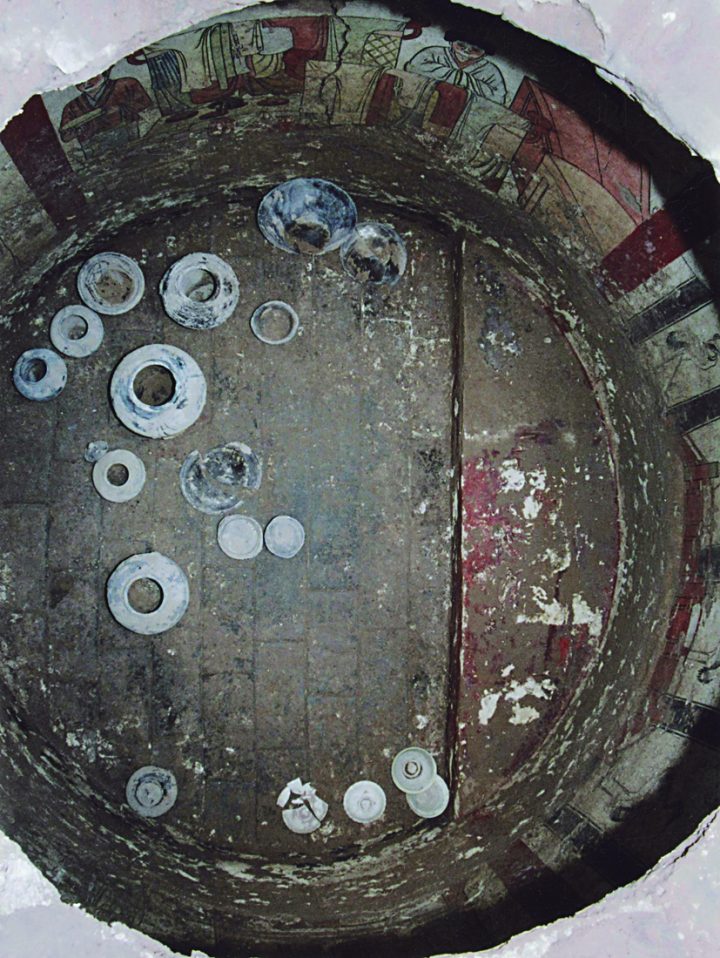 Newly Discovered Chinese Tomb Murals Give a Glimpse of Domestic Life ...