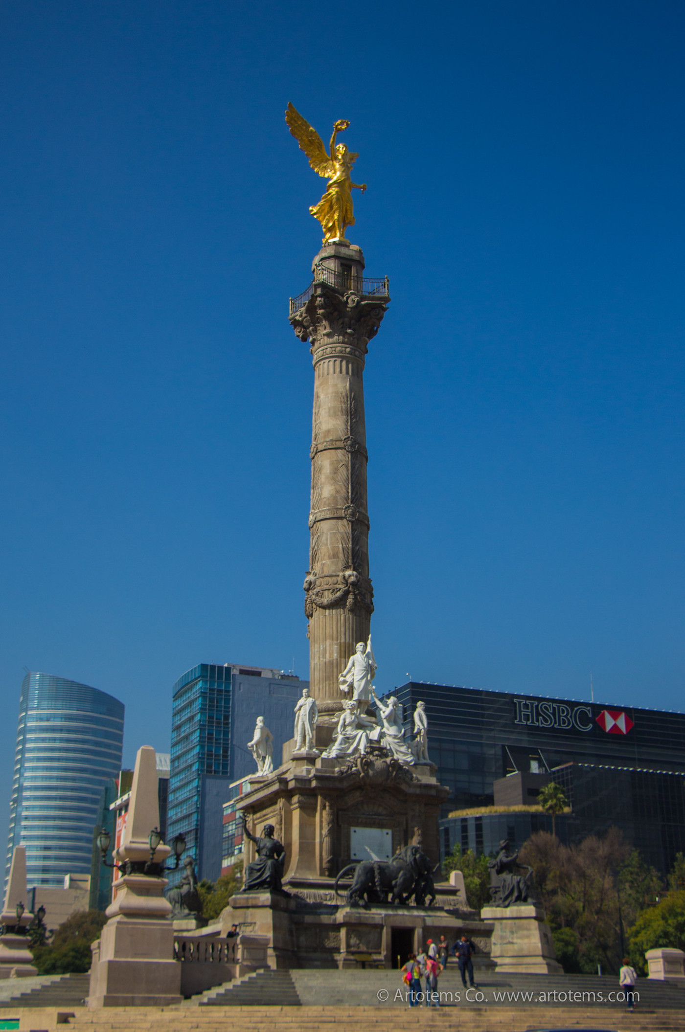 In Anti-Rape Demonstration, "Glitter" Protesters Vandalize Historic ...