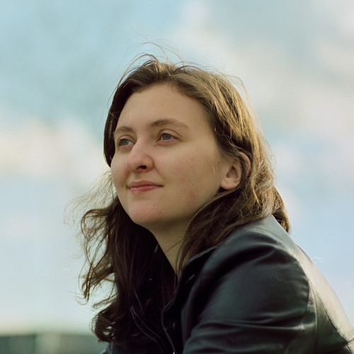 Mána Taylor – Hyperallergic